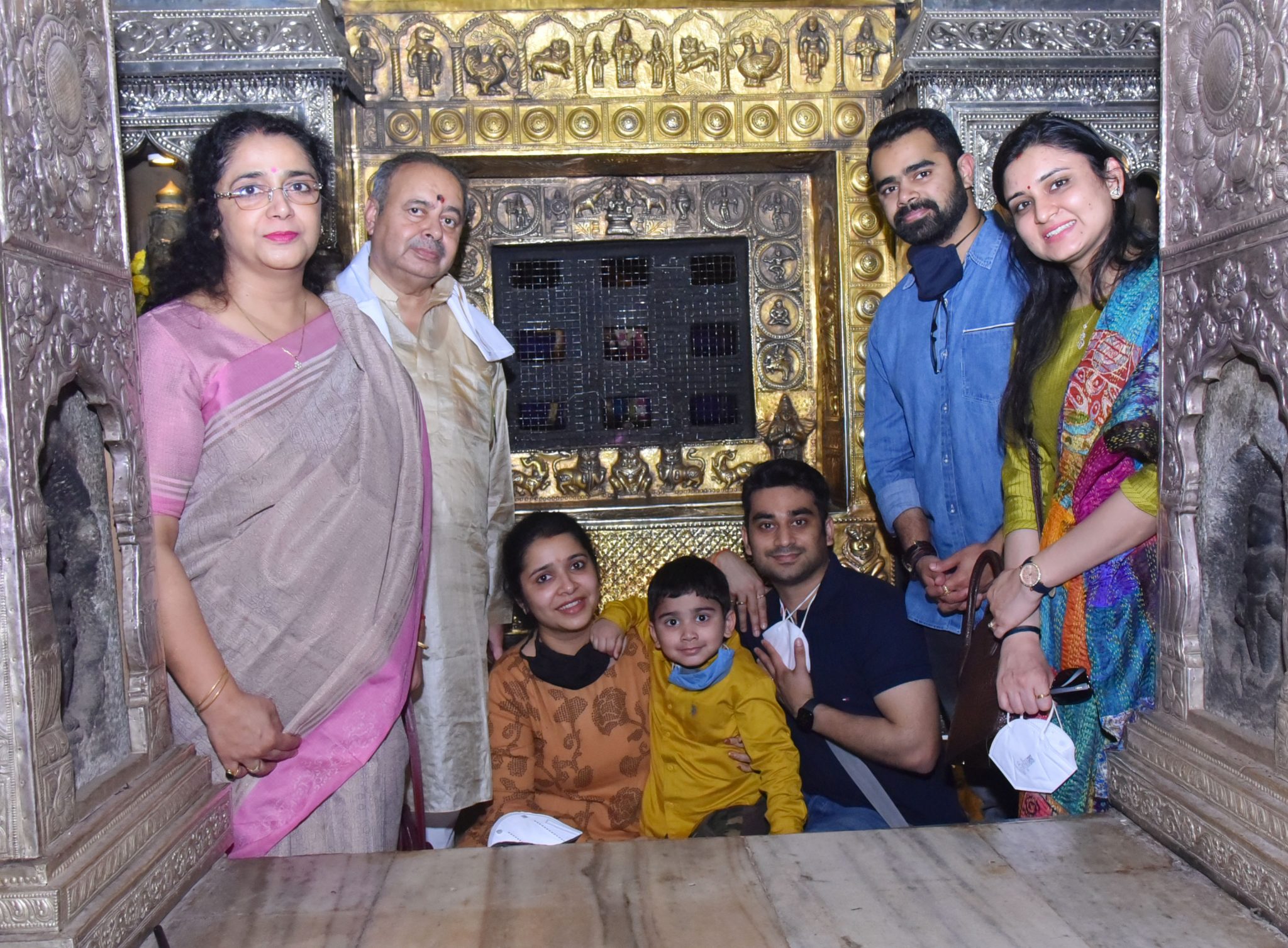 Chief Justice of Karnataka Ritu Raj Awasthi visits Udupi Sri Krishna ...