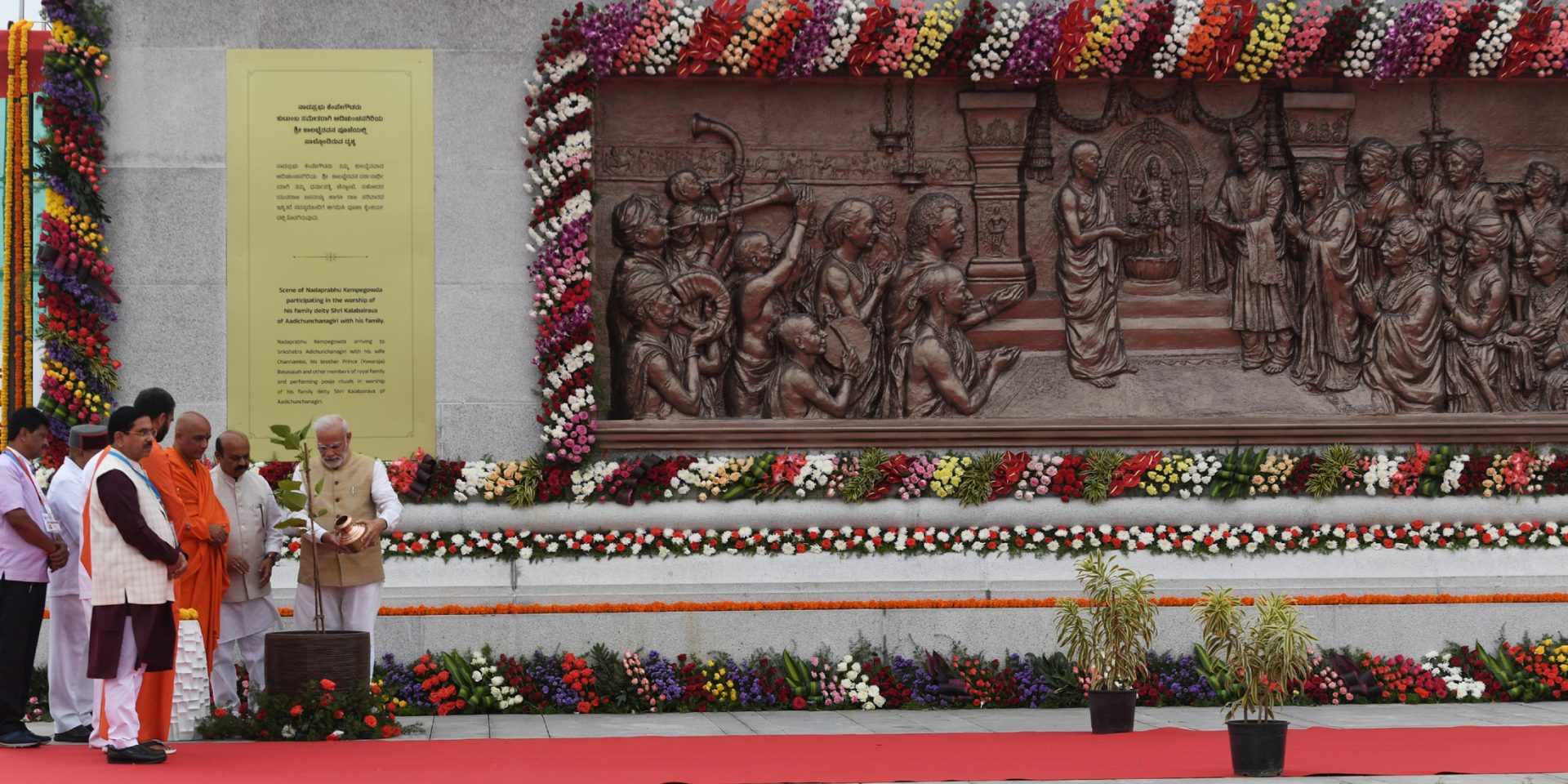 PM unveils 108-feet bronze statue of Sri Nadaprabhu Kempegowda in ...